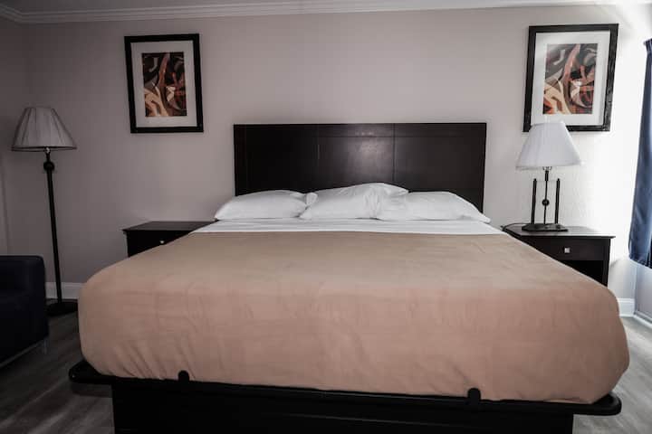 Queen Bed Non-smoking | Riverside Inn & Suites - Danville, VA