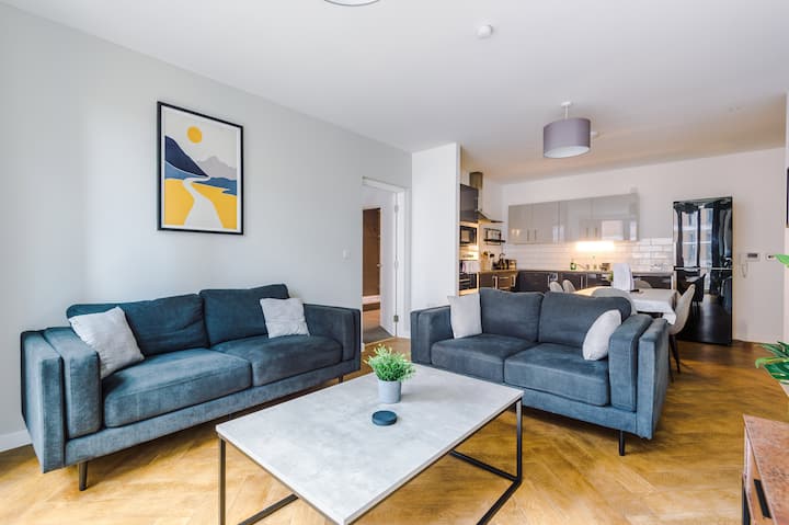 3 Bedroom Family Apartment - Manchester