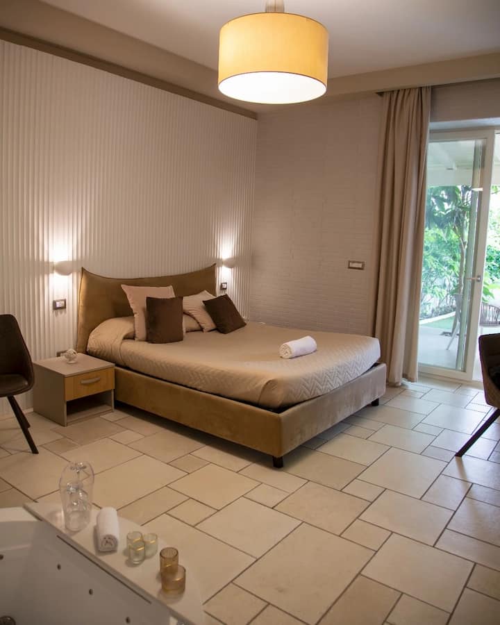 Suite Lux Con Idromassaggio - Taranto