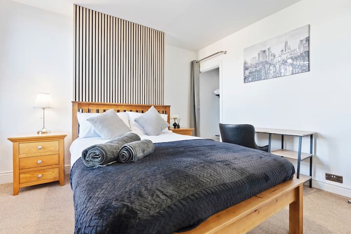 Modern 3br House/parking, Netflix, 55"tv, 1gb Wifi - Wolverhampton