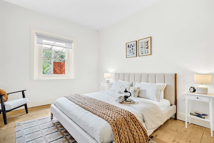 Norwood Character Pad- King Bed- 10 Min To City - Adélaïde