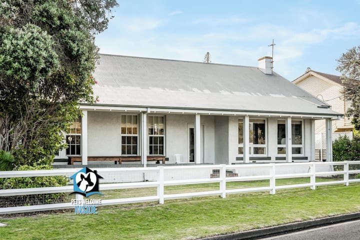 Summer Lodge | Waterfront Stay With Character - South Australia