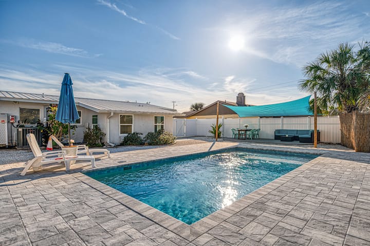 Stylish Venice Island Pool Home- Read Reviews! - Venice, FL