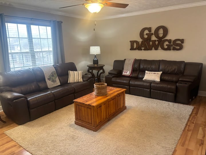 Bully's Retreat - Starkville, MS