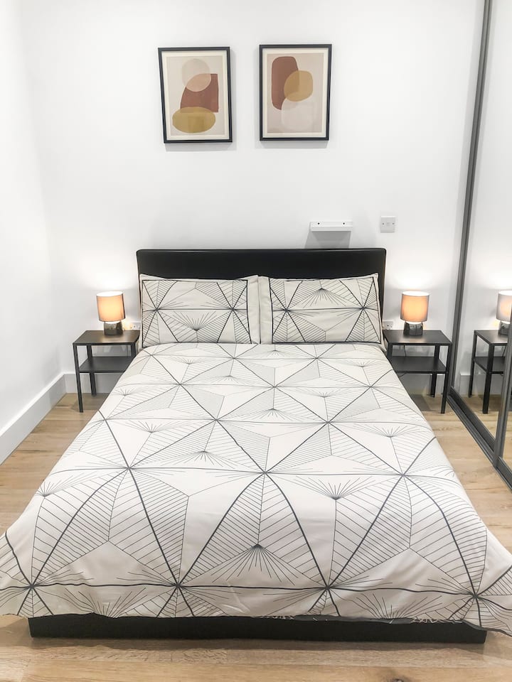 1-br Apt Next To Heathrow Airport London + Parking - Uxbridge