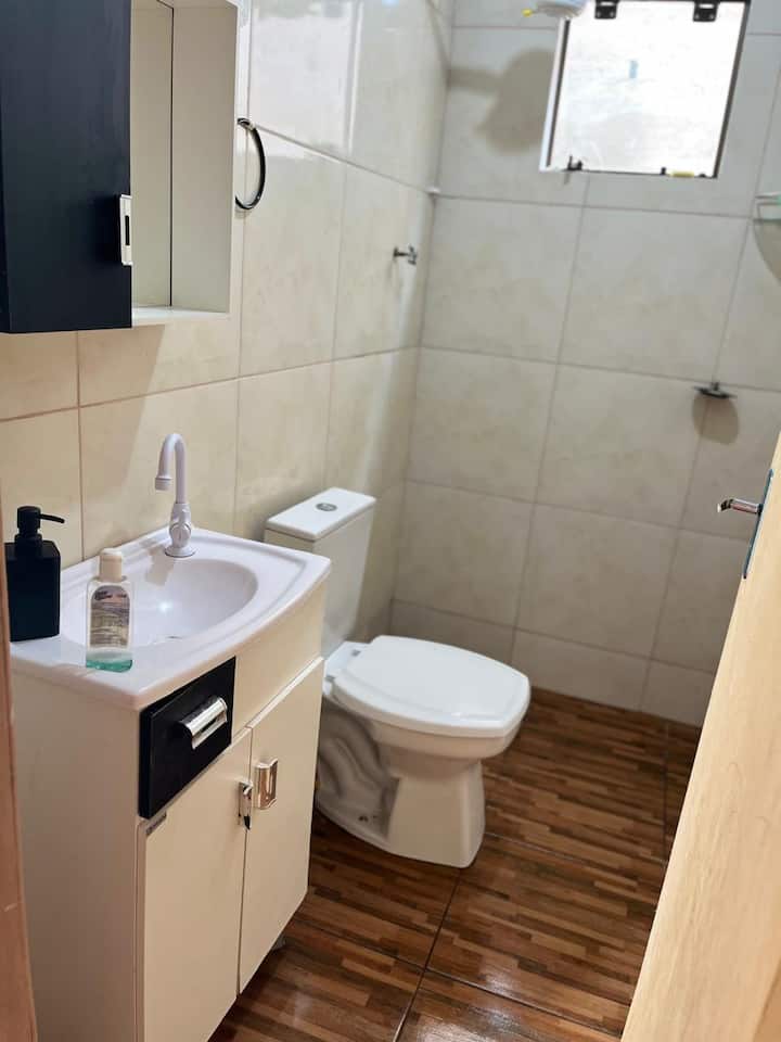 Casa Com 02 Quartos/04 Camas - Cascavel