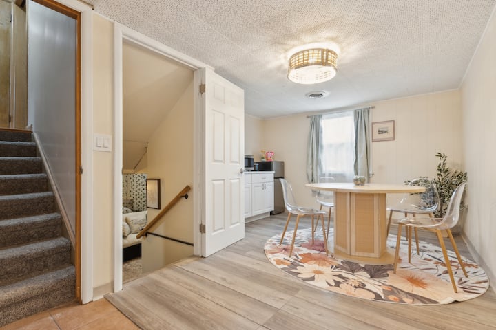 Cozy Private Suite W/ Entry - Madison
