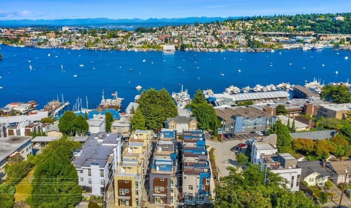 Modern Townhome, Private Balcony, Waterfront Views - Eastlake - Seattle