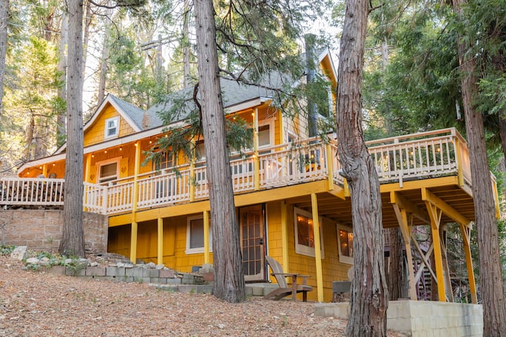 Magical Storybook Cabin Hidden Rooms + Knotty Pine - Lake Arrowhead