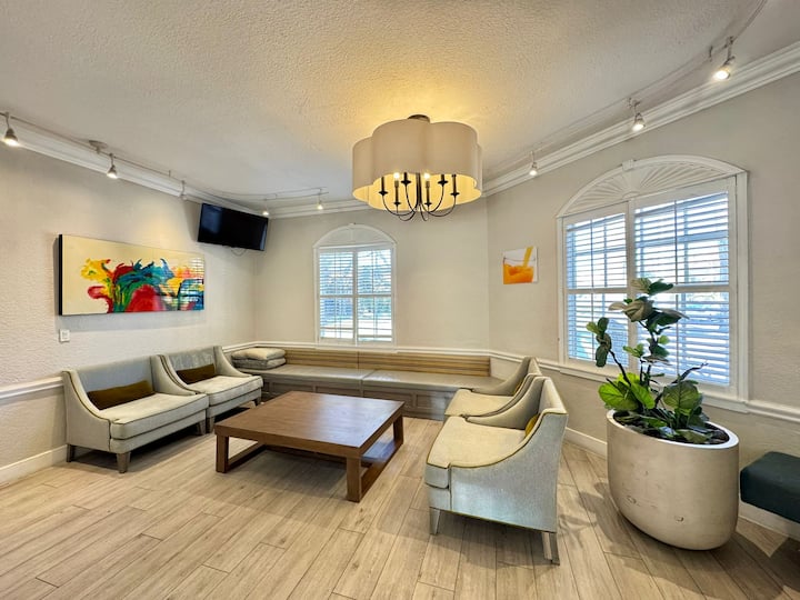 403 Sweet  Dania Point Location! - Hollywood, FL