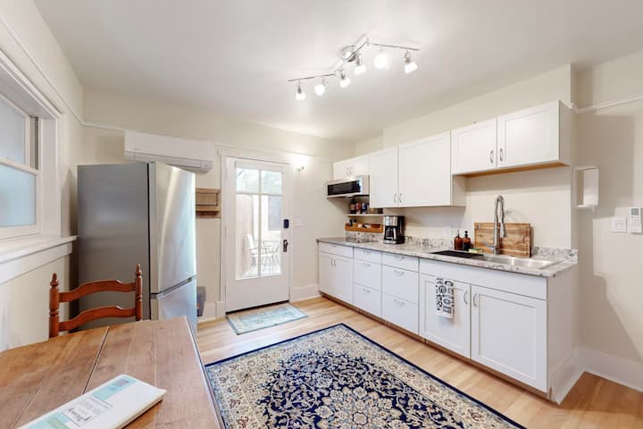 Inviting Remodeled Guest House In Central Nob Hill - Albuquerque, NM