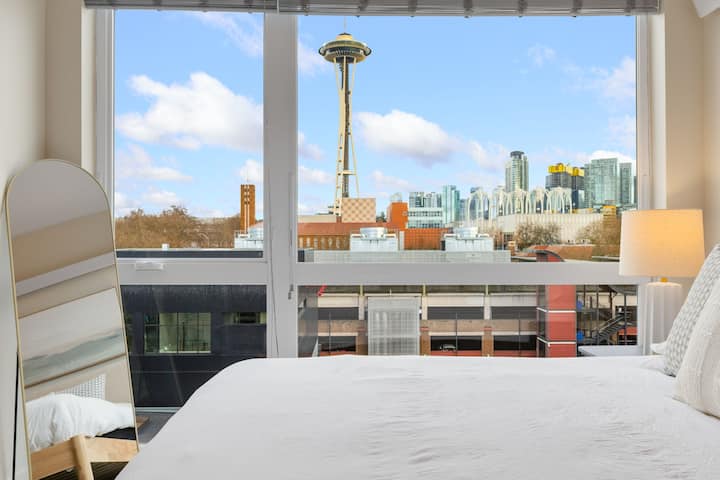 Space Needle Views | Vivid Suite - Belltown - Seattle