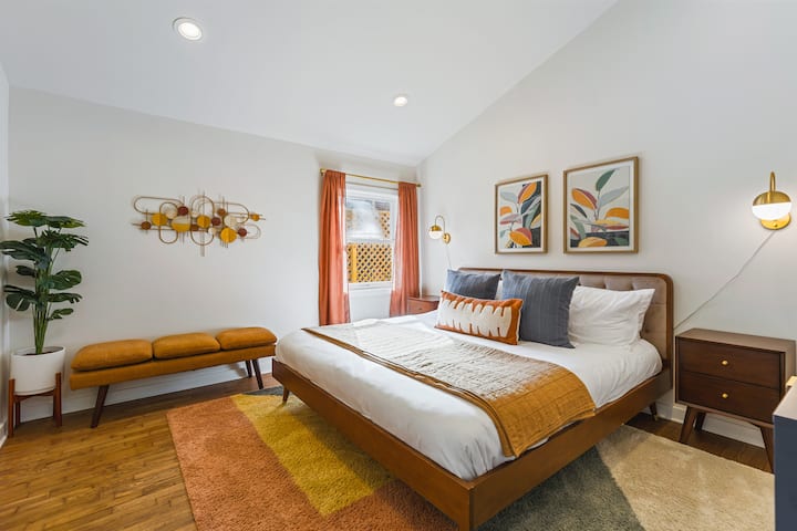 Mid-century Modern Near Restaurants, Coffee & Bars - Nashville, TN