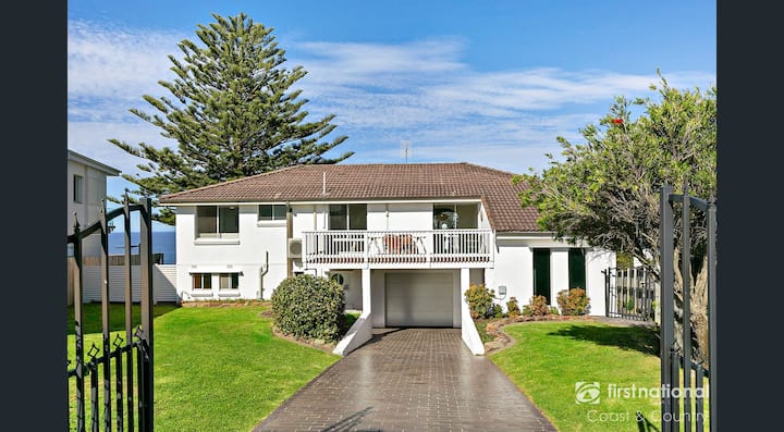 Beautiful House With Ocean Views - Gerringong
