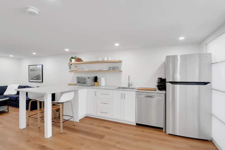 New, Stylish One Bedroom Retreat - Ottawa