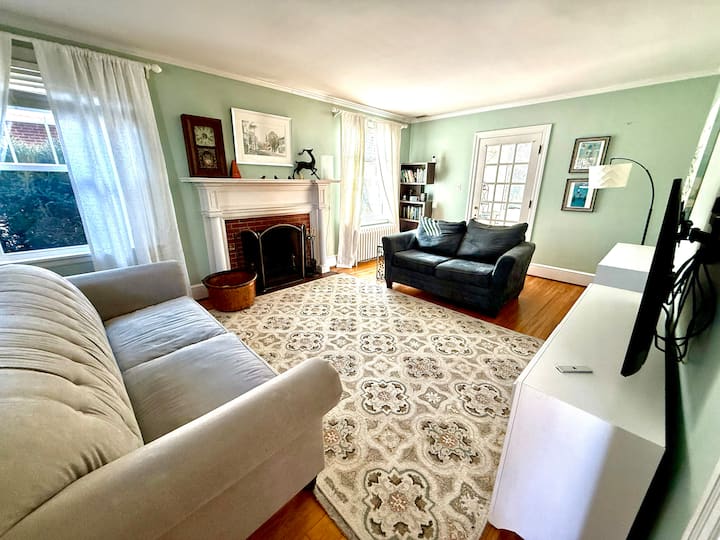 Whole 3 Bedroom House — Top Of Old Town - Winchester, VA