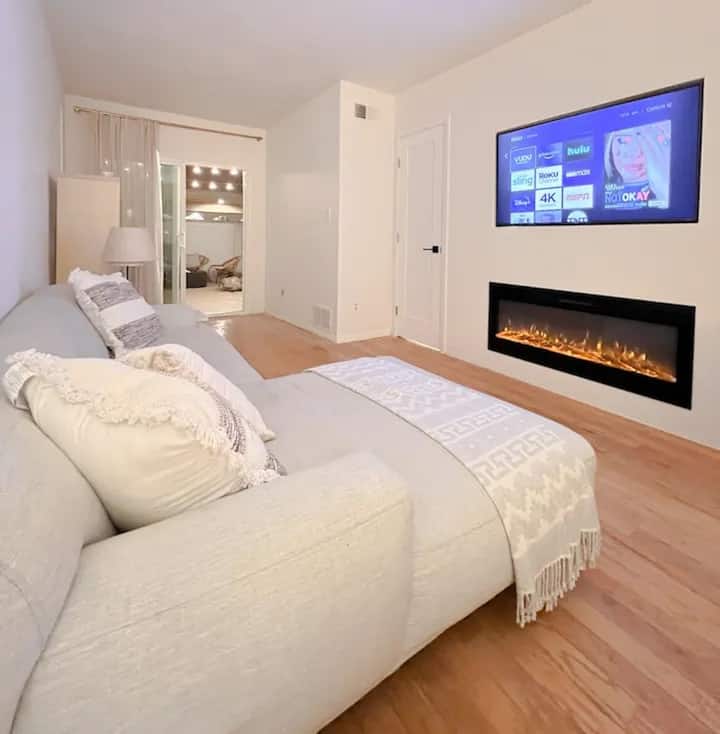 2 Bed Townhouse Near The Beach - Redondo Beach, CA