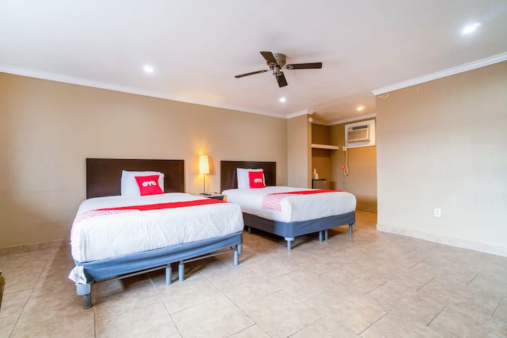 2 Queen Bed | Oyo Hotel Beeville -Us 181 - Beeville, TX