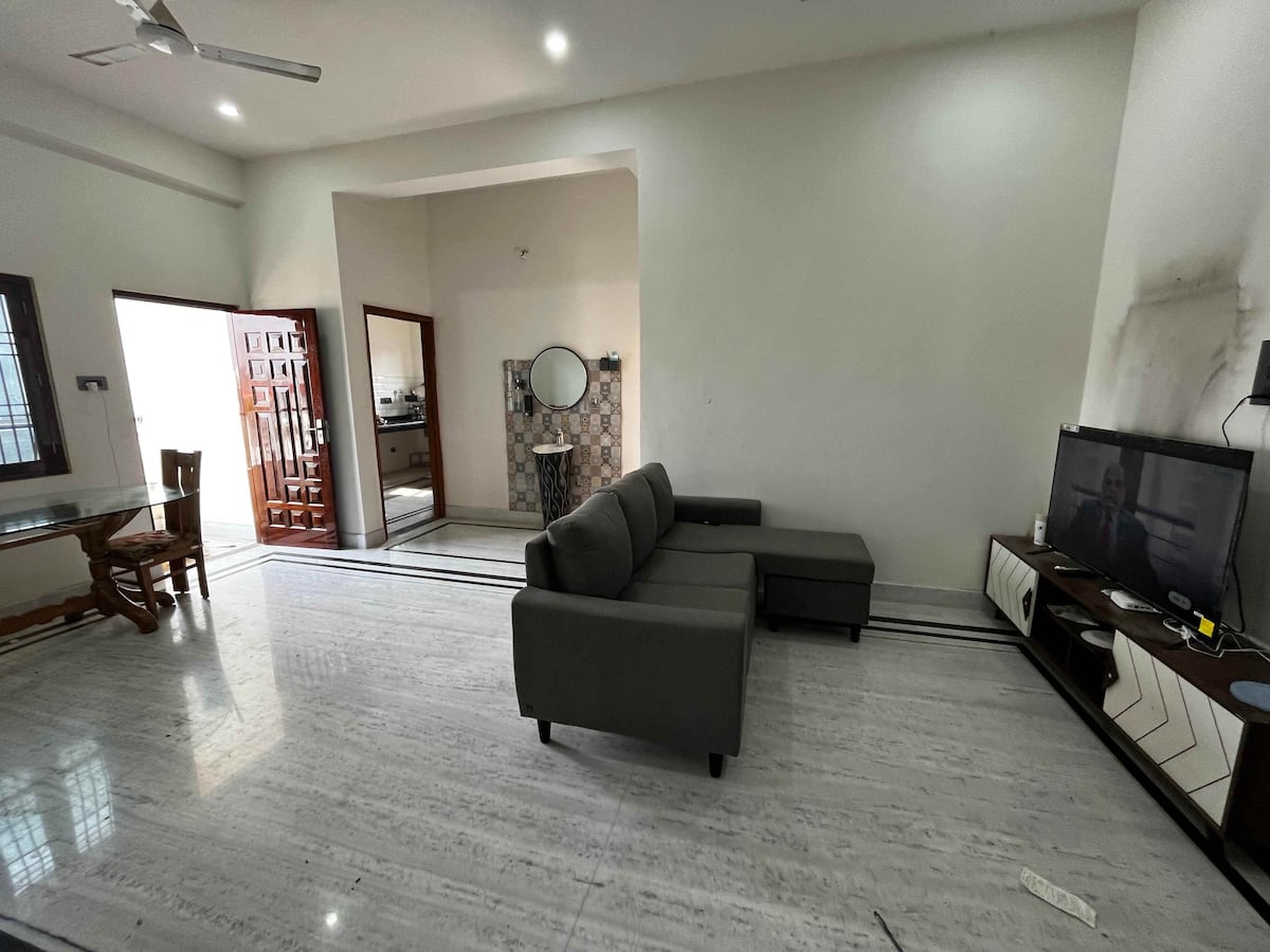 Varanasi Apartment Holiday Rentals - Uttar Pradesh, India | Airbnb