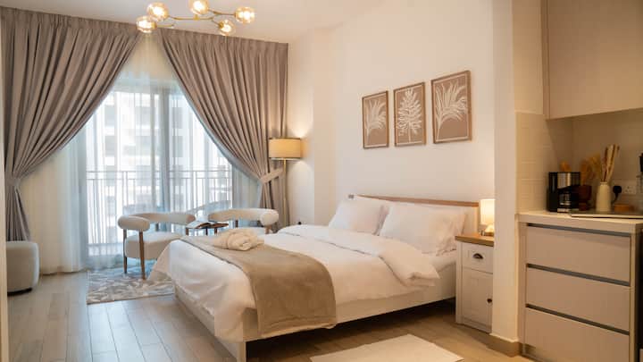 Classy | Modern | Studio | Canal + Pool View By F1 - Abu Dhabi