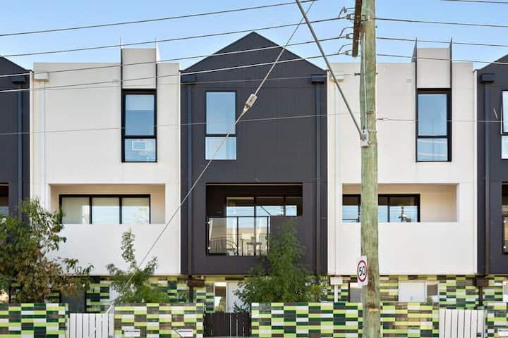 3b Modern Central Clayton Living - Mordialloc