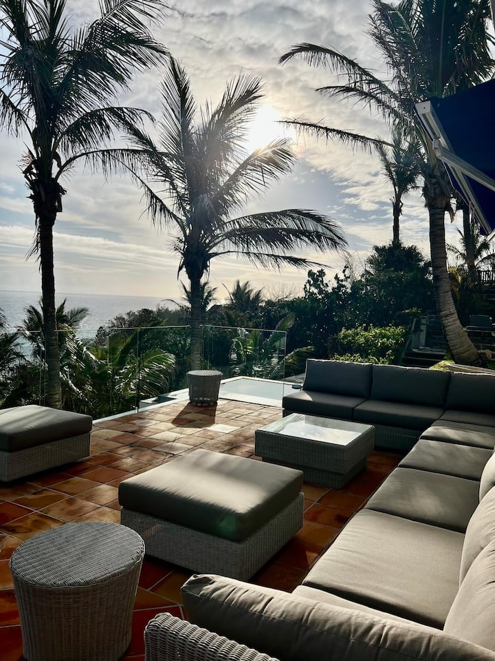 Elegant Oceanview Villa W/ Pool - Bermuda
