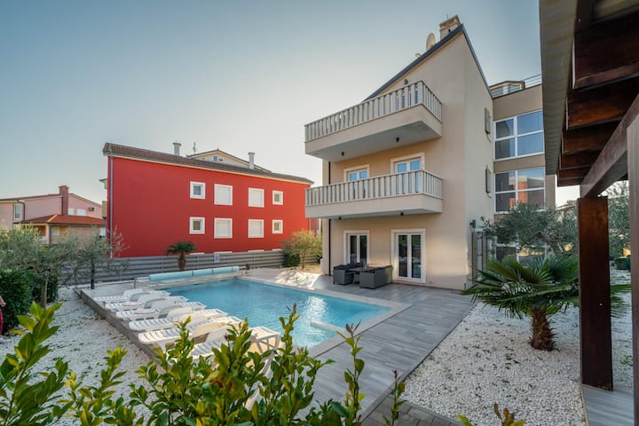 Villa Bellavista With 8 Bedrooms - Pula