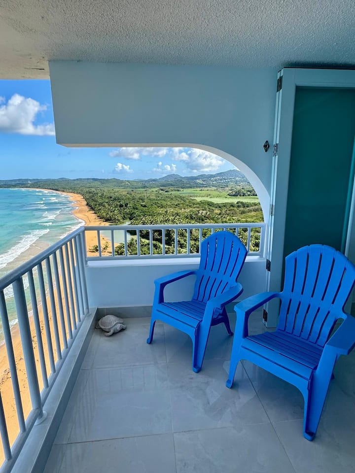 Beachfront Retreat W/ Ocean View - Luquillo