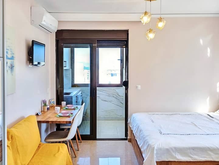 7. Modern City Center Studio With Sea View! - Islas de Rodas