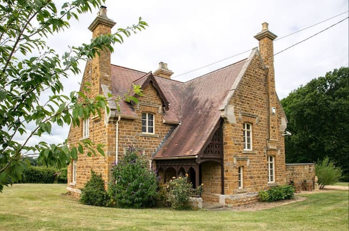 Private Estate | Sleep Up To 100 - Melton Mowbray