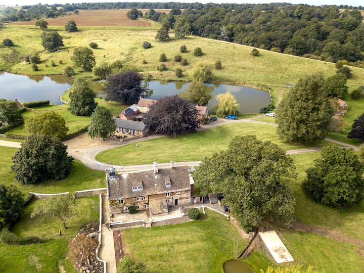 Private Estate | Sleep Up To 100 - Melton Mowbray