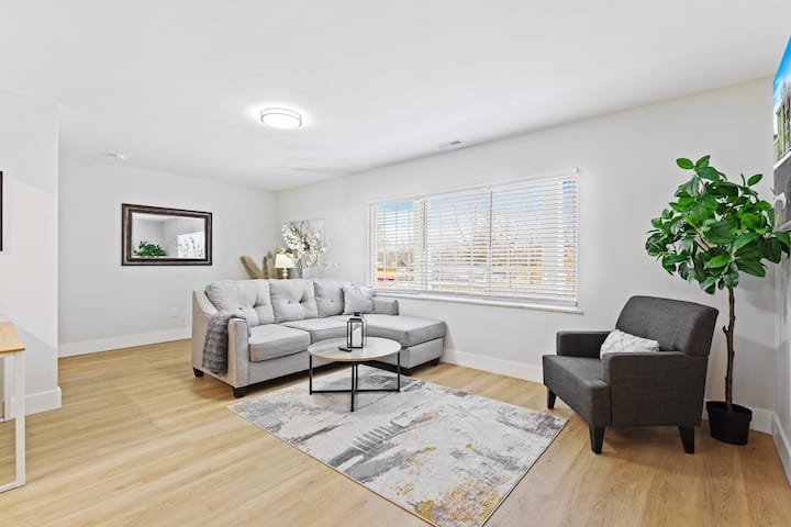Newly Remodeled 1br/1ba Apt - Close To It All! - Indiana
