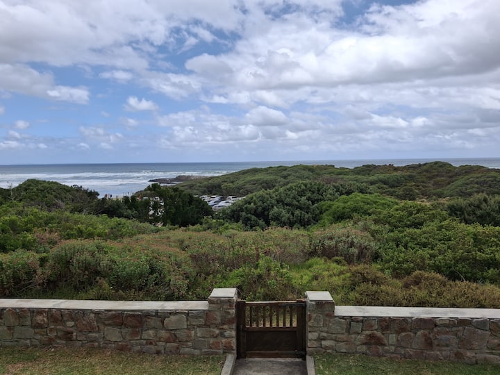 Cozy Beach Side Flat - 2min From Kammabaai Beach - Hermanus