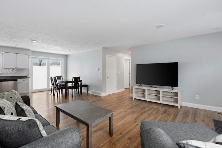 Northern Mi Escape | Sleeps 10 | Golf & Ski Resort - Gaylord, MI