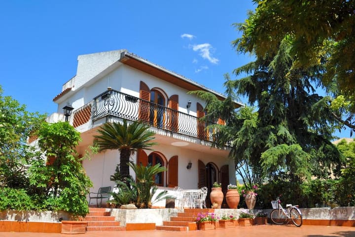 Villa Bea (Upstairs With Terrace) - Giardini Naxos, Italy