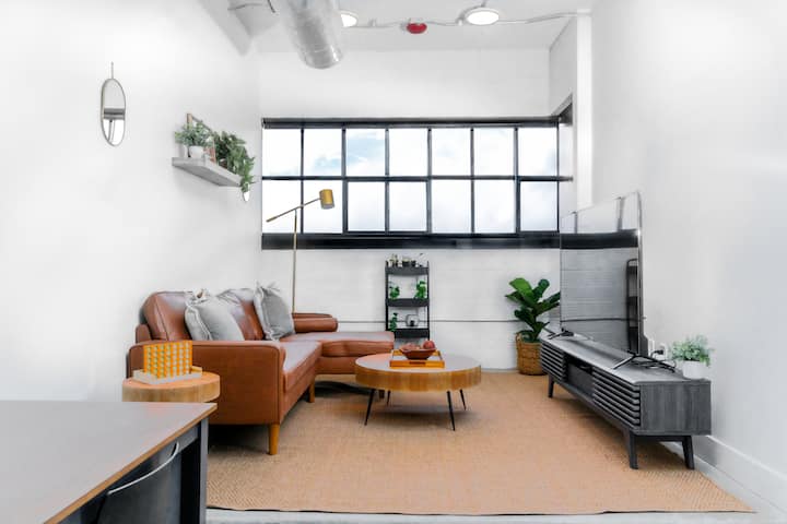 Adams & Oak - Peoria, IL