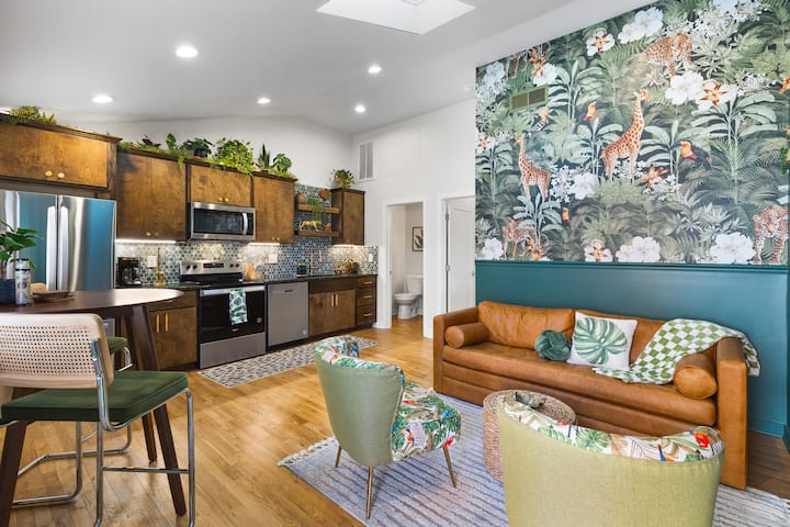 The Green Jungle - Near Restaurants, Coffee & Bars - Nashville, TN