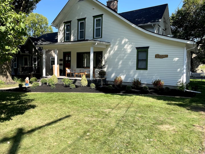 The Walnut Inn By The Roycroft - East Aurora, NY
