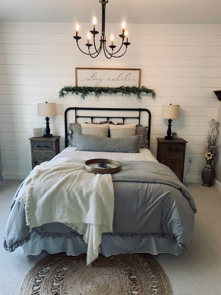 Farmhouse Room At The Clay House - Denver, PA