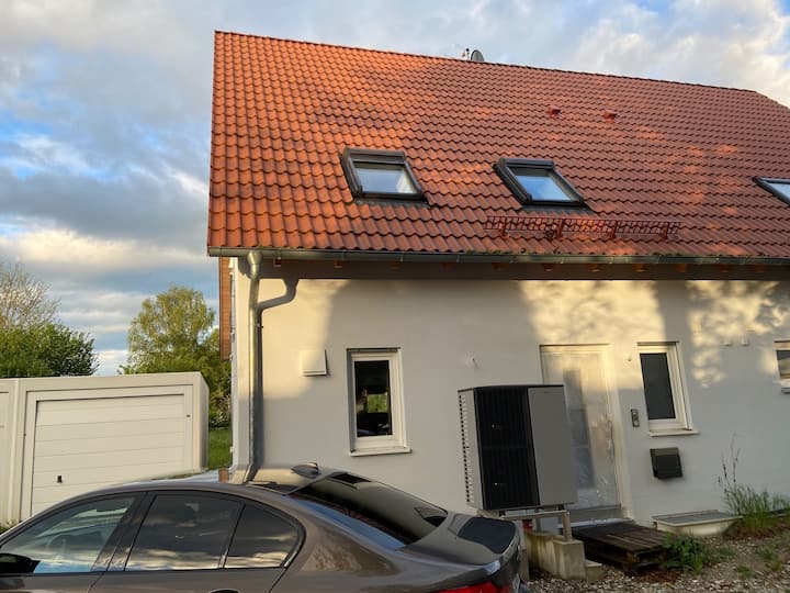 Schöne Dhh In Ruhiger Lage - Augsburg