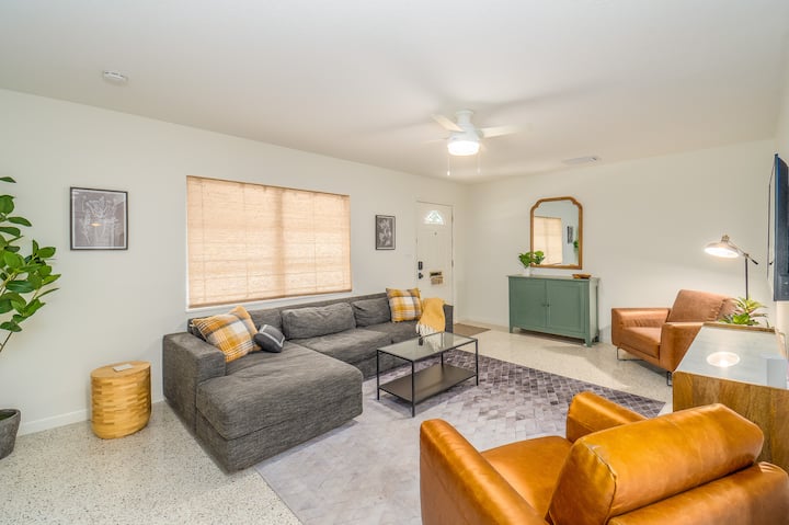 Spacious Pet Friendly Downtown 1/1 - Lakeland, FL