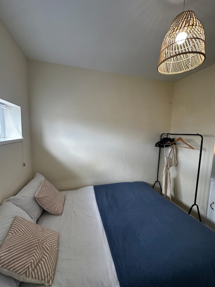 Cosy Double Room In London - Romford