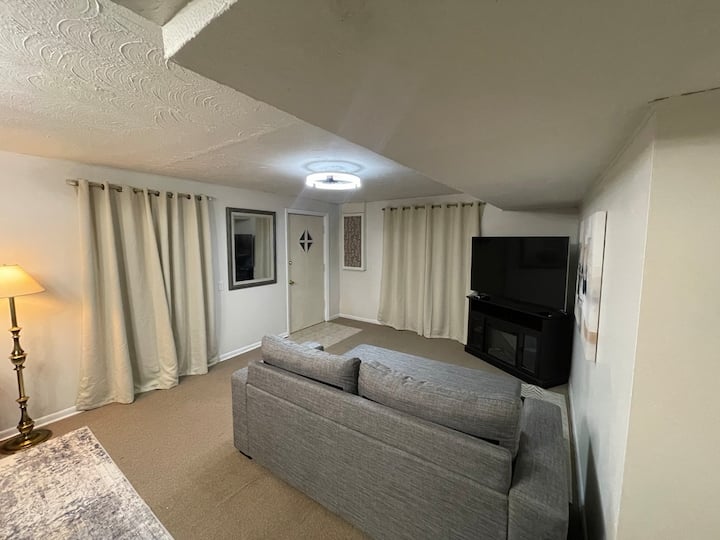 Cozy Apartment - Near Downtown, Zoo & Offutt Afb - Glenwood, IA