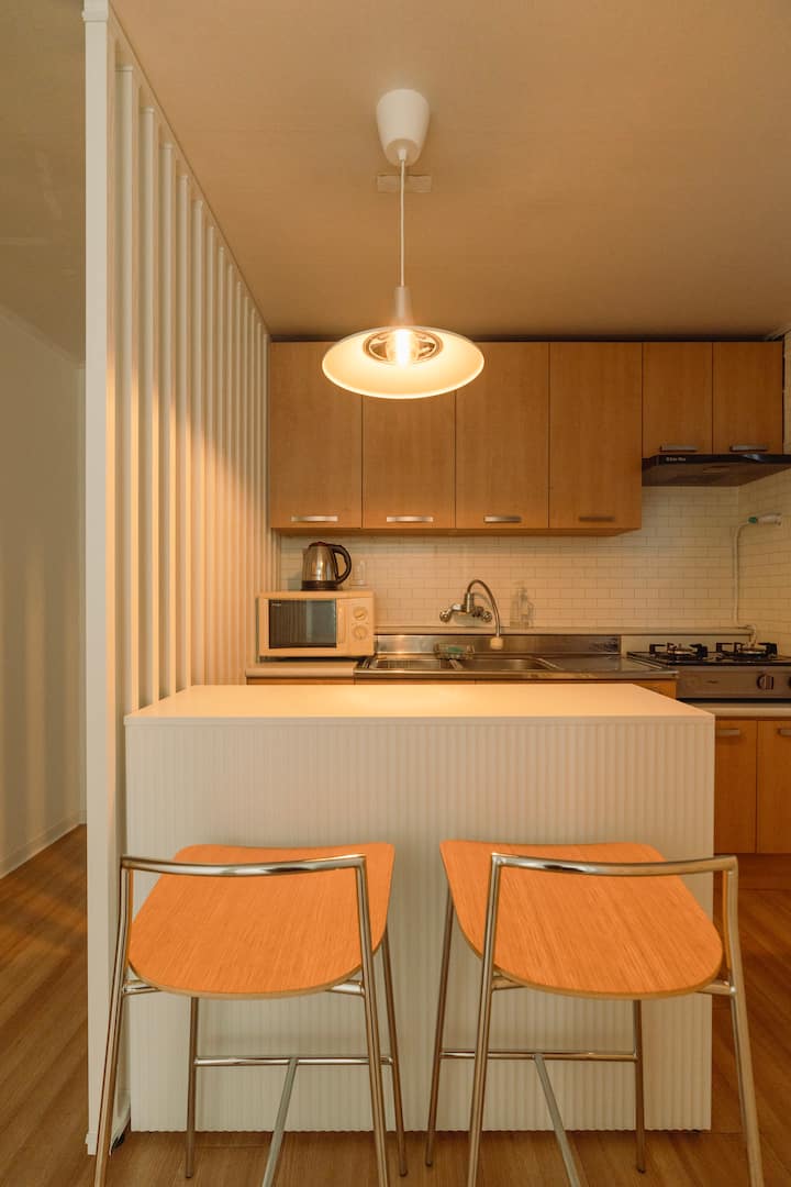 청담역 도보 7분, 강남, 압구정, 리모델링, 결혼식,  청담웨딩거리, 성형외과 - Seoul