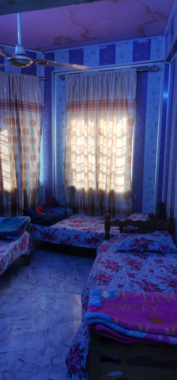 فندق الياسمين Yasmine Hotel
غرف مشتركة و فرديه - Bagdad