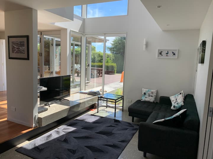 Secluded Luxury Location 
And Close To The Square - Martinborough