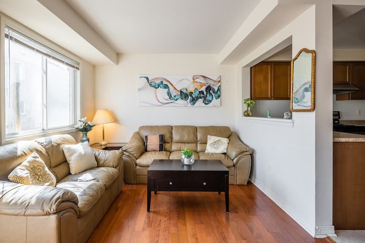 Spacious Townhouse In Toronto - Toronto, ON