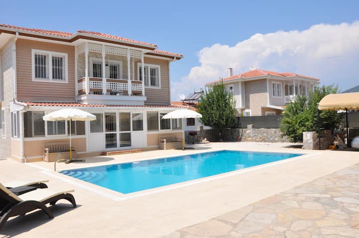 Yazlık Büyük Lüks Villa - Ovacık