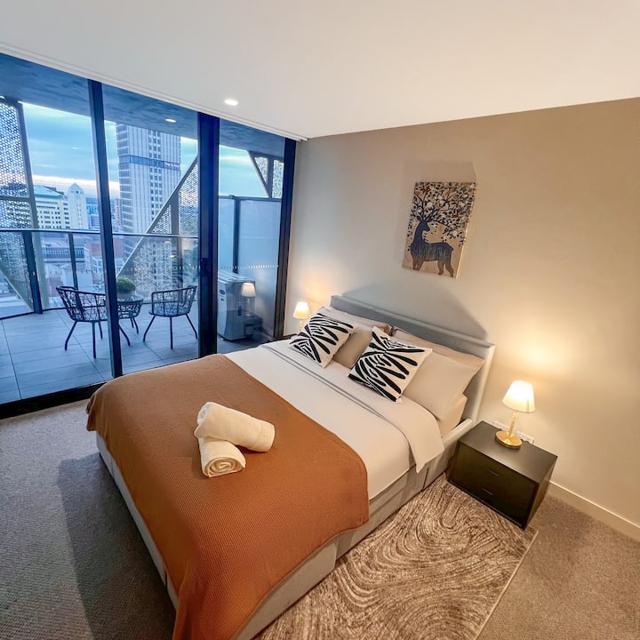 City Pulse Haven: Stylish 2bed2bath With Parking - Adelaide