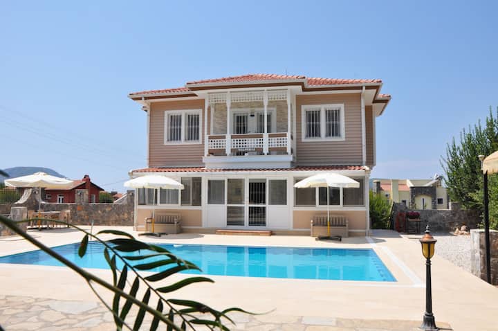 Yazlık Büyük Lüks Villa - Çalış Beach